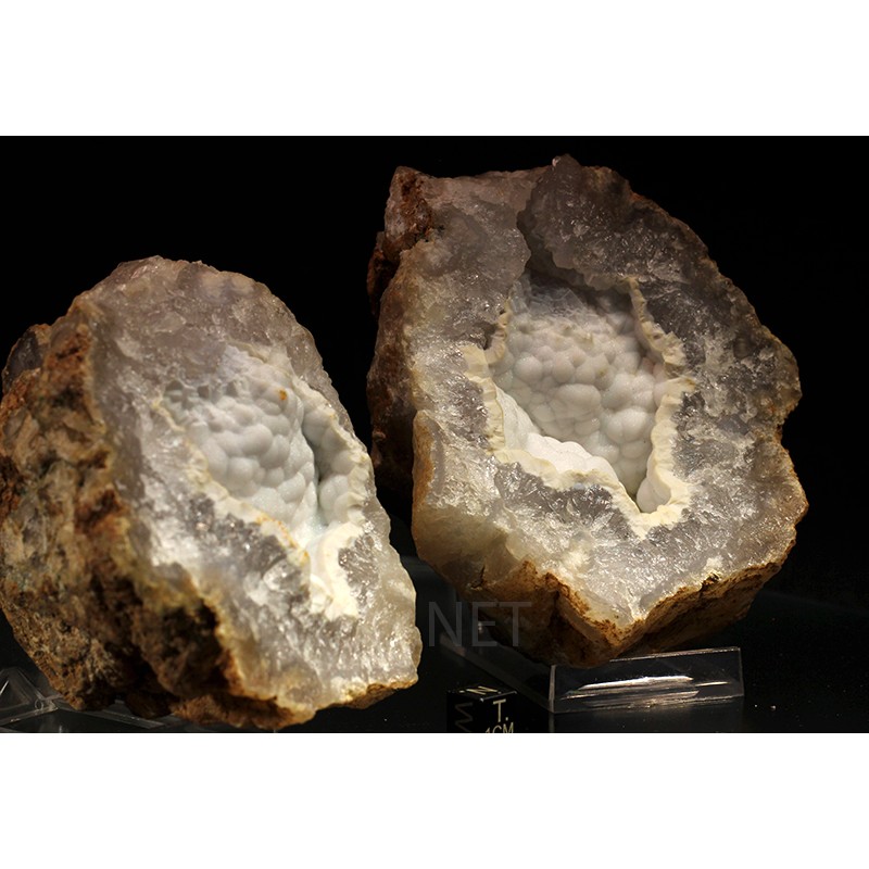 Mineral geoda de calcedonia