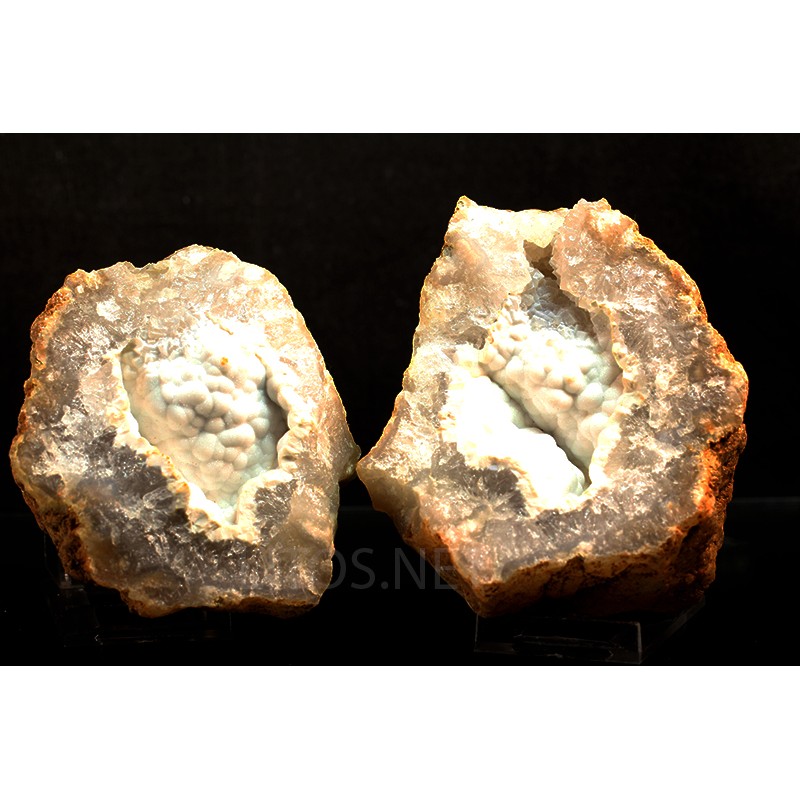 Mineral geoda de calcedonia