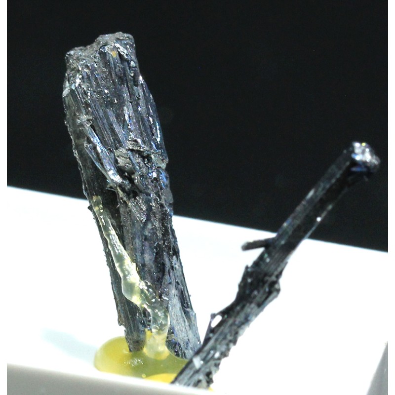 Mineral antimonita